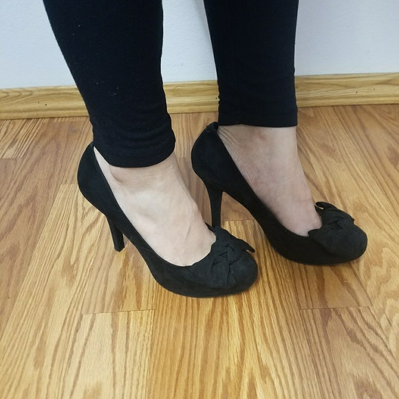 G by Guess | Shoes | G By Guess Bow Suede Heels | Poshmark
